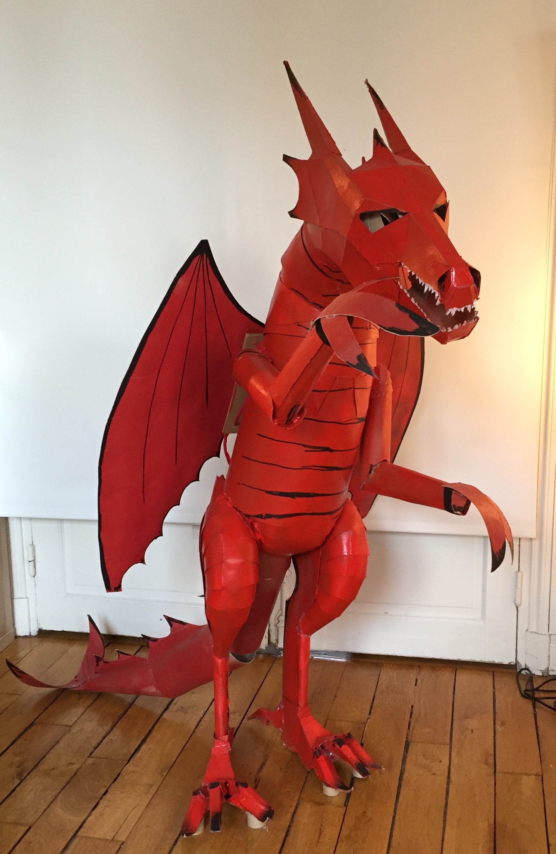 Une statue de dragon en carton | Toysfab